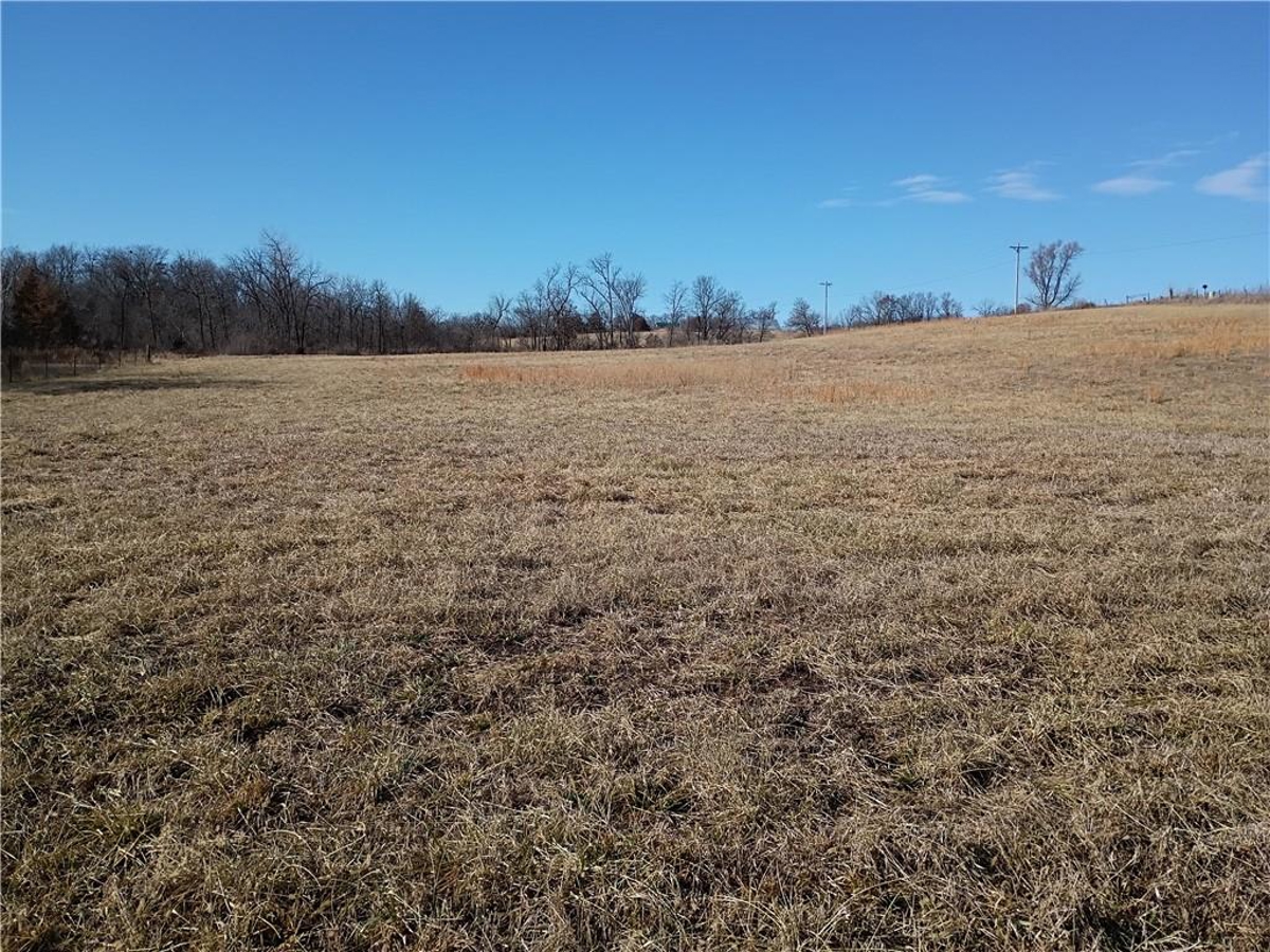 25.5+/- North Of Stanberry With Pond, Shop & Scenic Build Sites